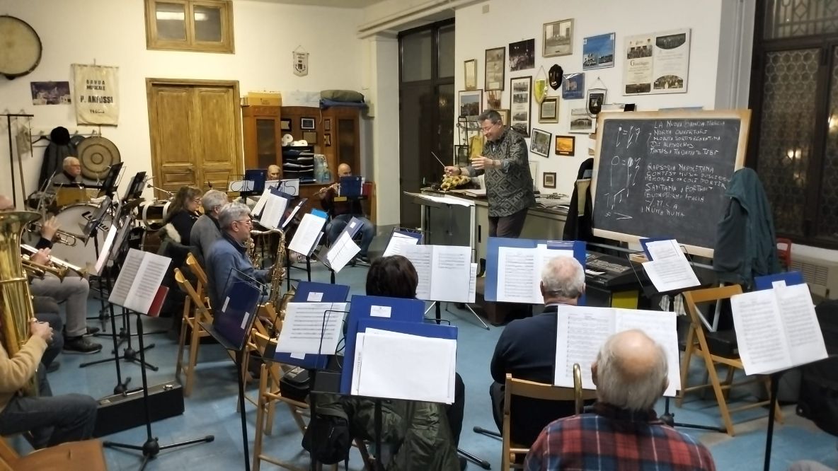 Vitaliano Gallo dirige la Banda P. Anfossi | teatro parrocchiale - arma ...